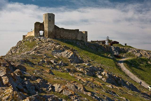 Plan a Trip Around Medieval Castles - BootsnAll Travel Articles