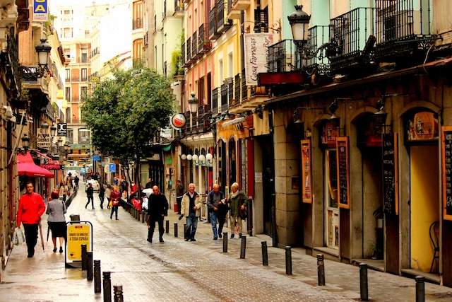 How to Make Friends in a Foreign City - BootsnAll Travel Articles