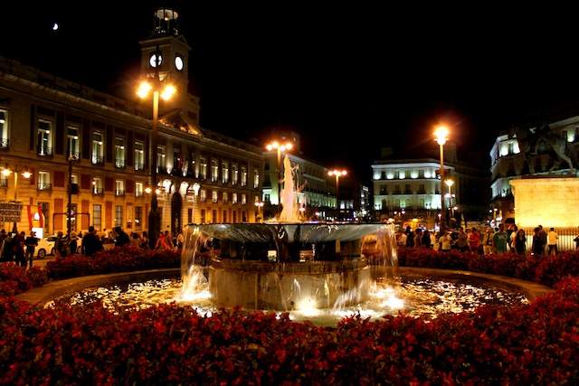 How to Make Friends in a Foreign City - BootsnAll Travel Articles